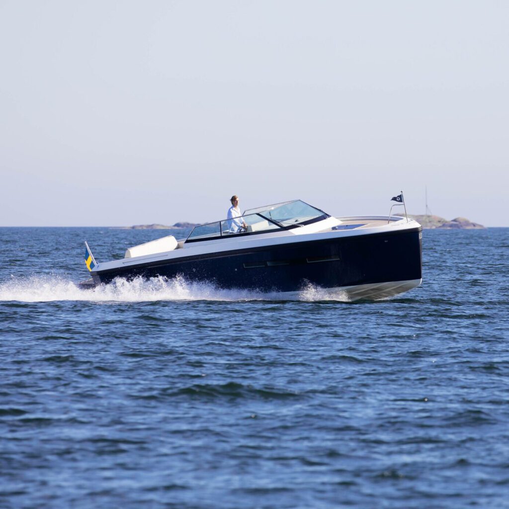 33 Coupé - Delta Powerboats