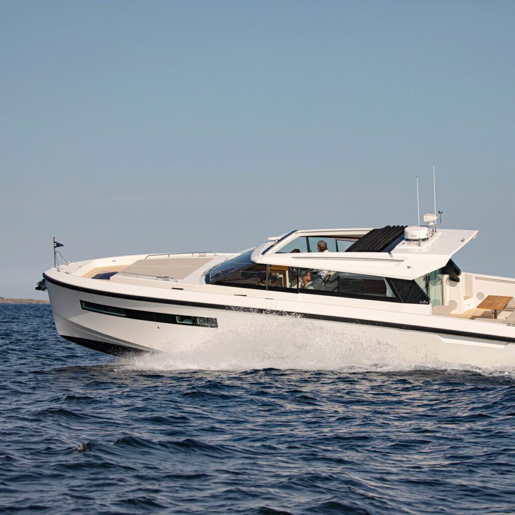 33 Coupé - Delta Powerboats